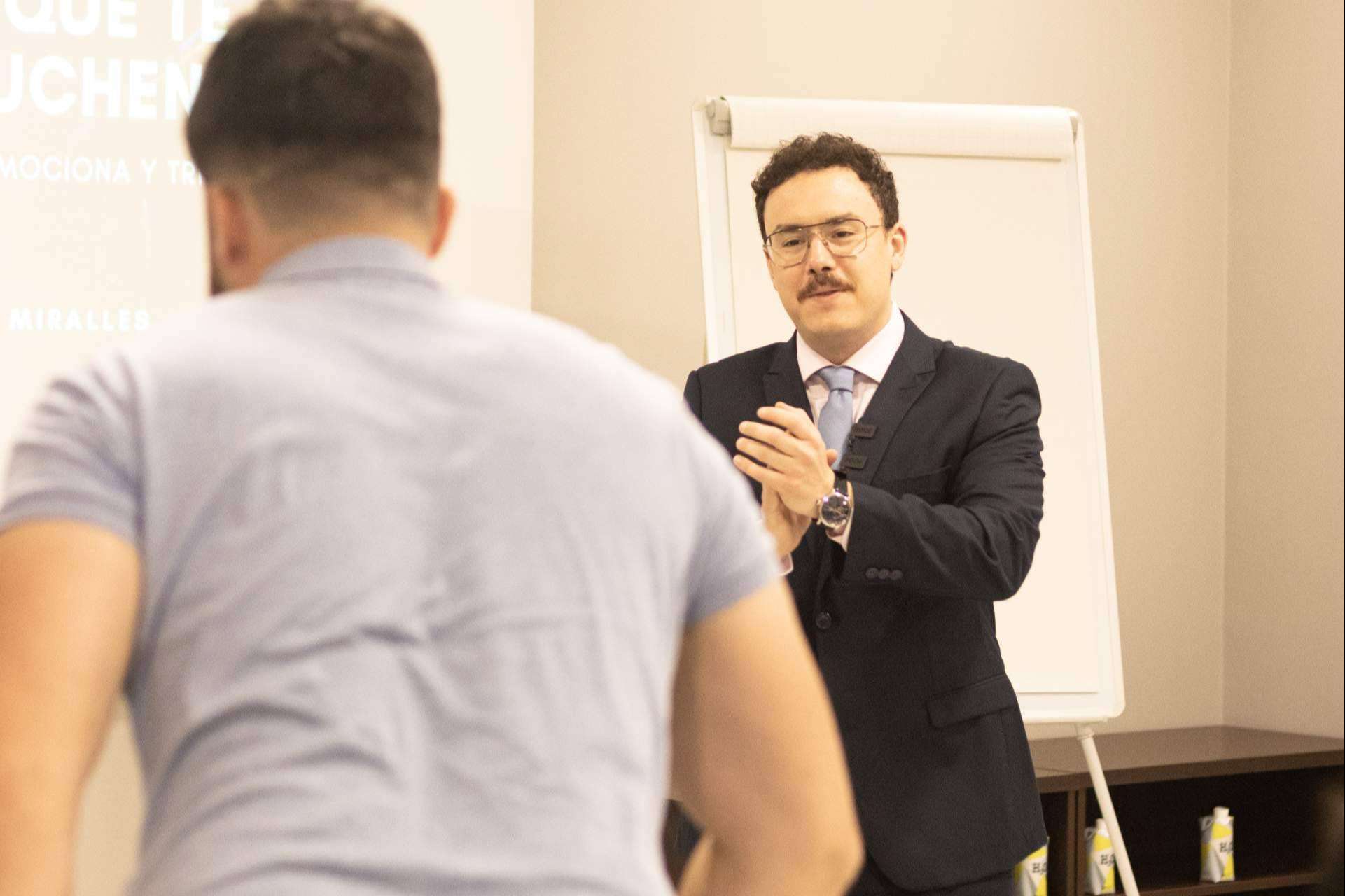 Expresar ideas con el dominio de la oratoria, de la mano de Fernando ...