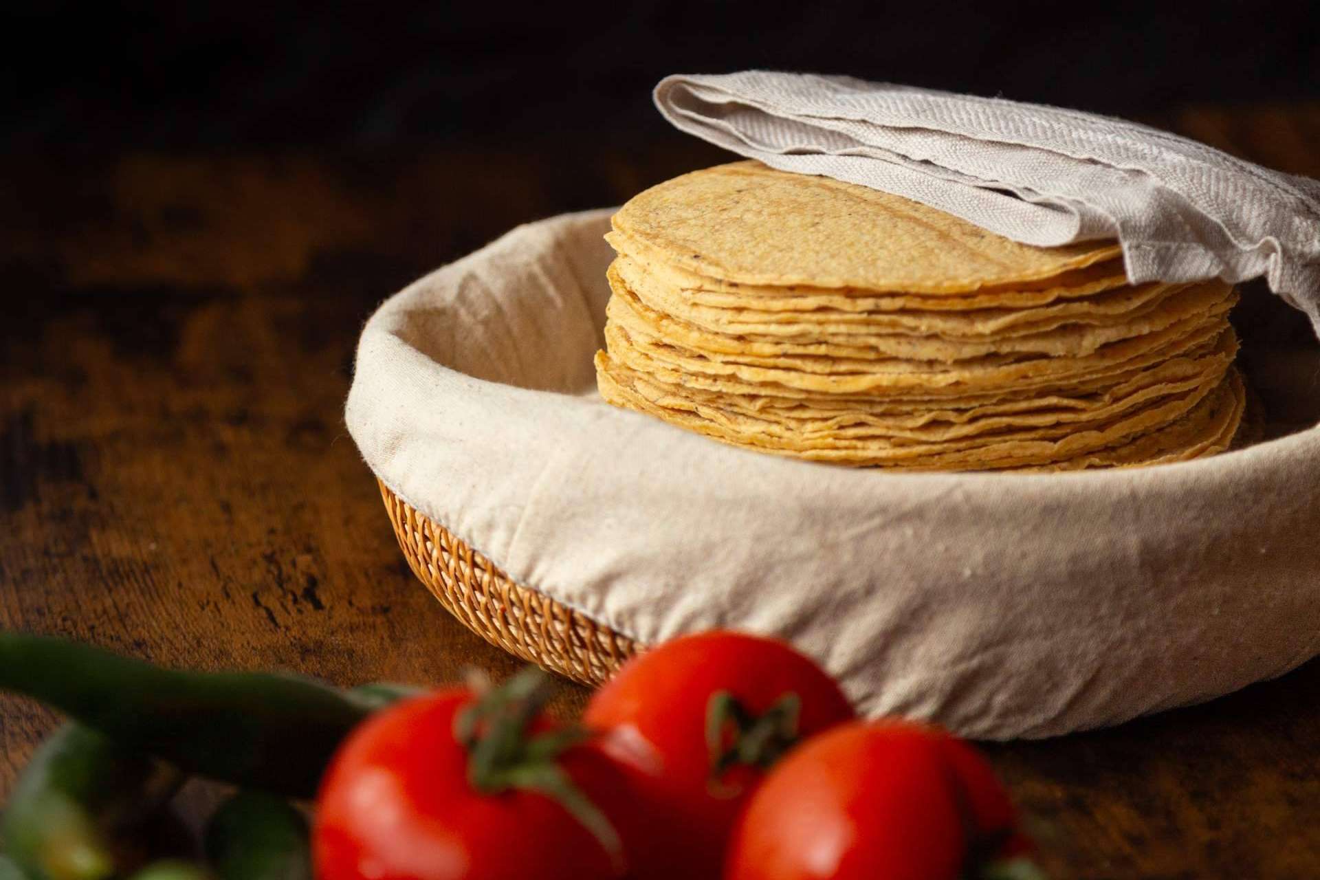 El significado de la tortilla de maíz en la gastronomía mexicana