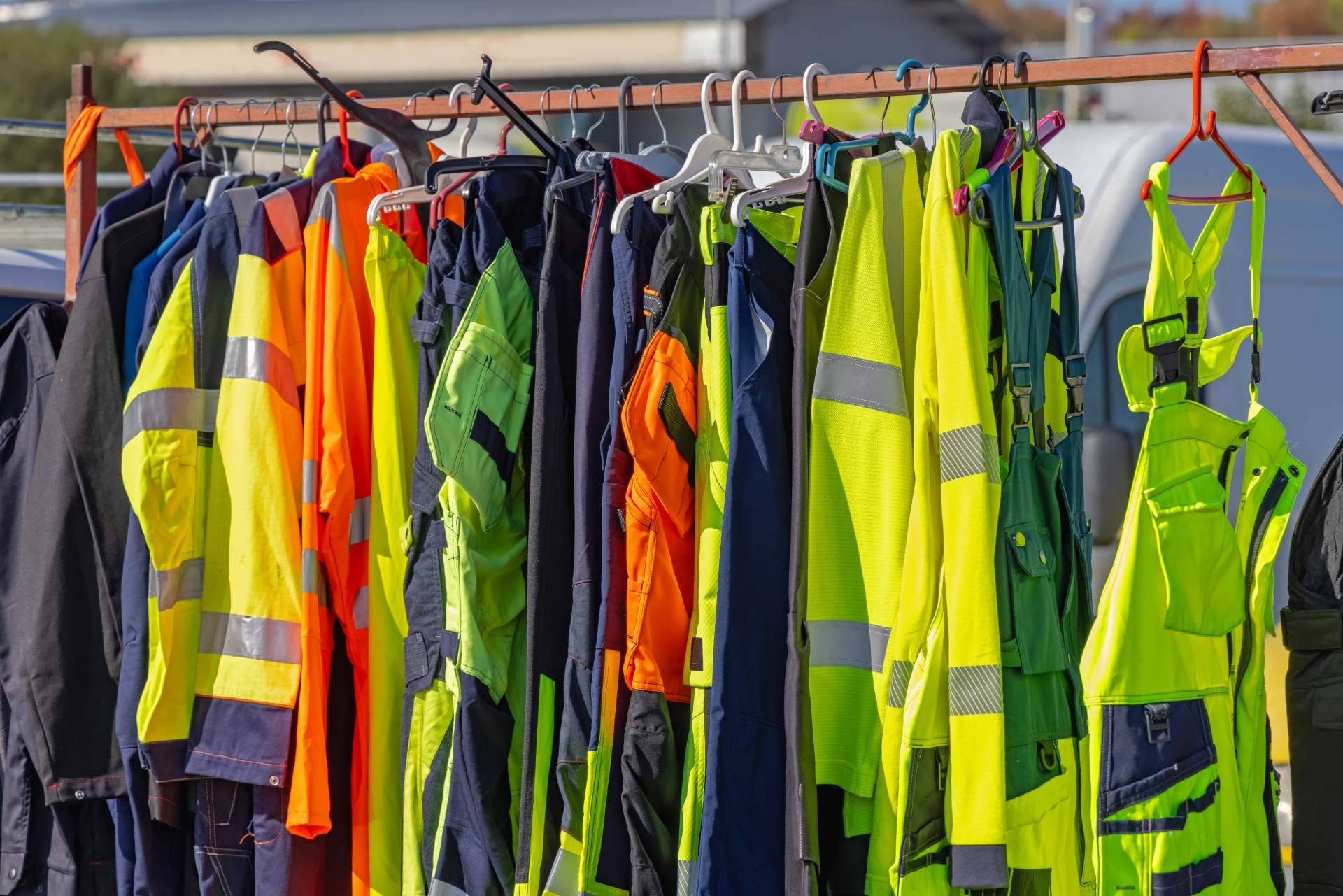 Seguridad y comodidad, el catálogo completo de ropa laboral de Primo ...