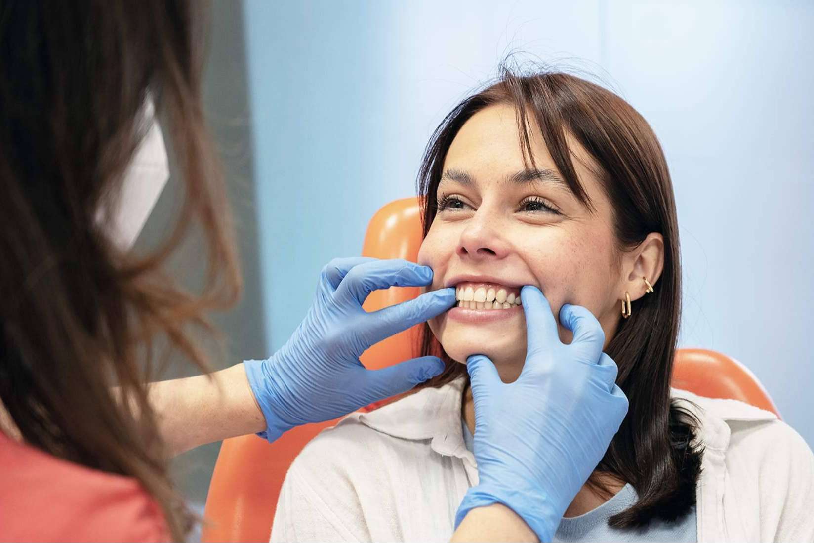 La importancia de la higiene dental en tratamientos de ortodoncia, según Clínicas Prieto&Serrano ...